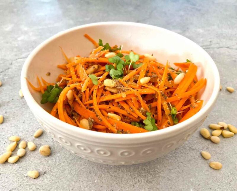 Dalios morkų salotos su kedro riešutais - Vaida Kurpienė